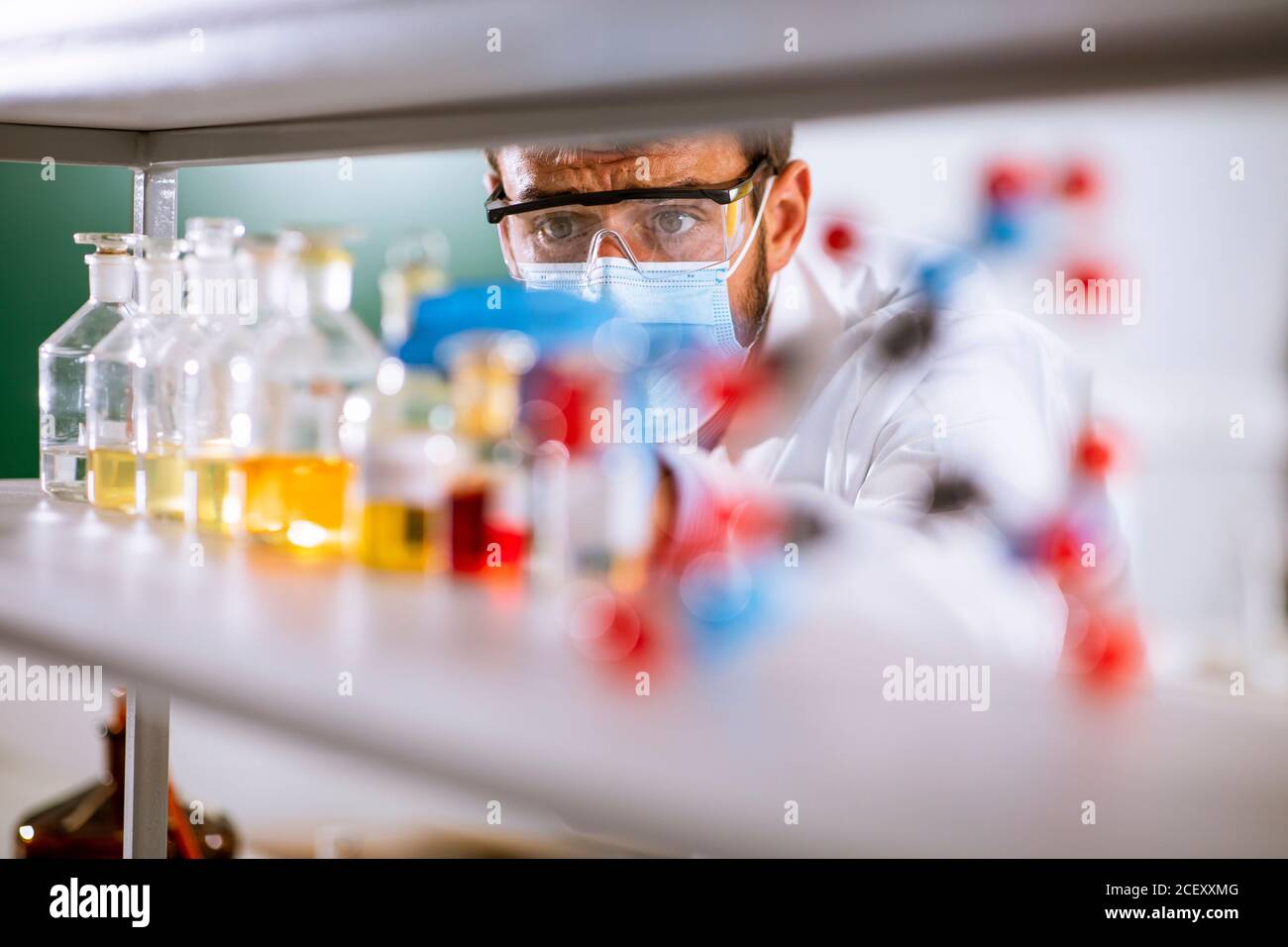 Analyzing process in laboratory hi-res stock photography and images - Alamy