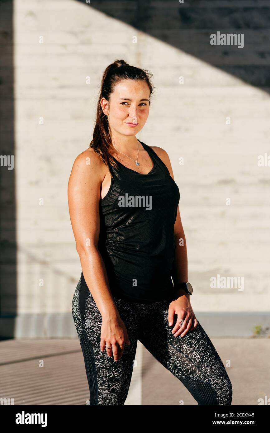 Activewear muscular hi-res stock photography and images - Alamy