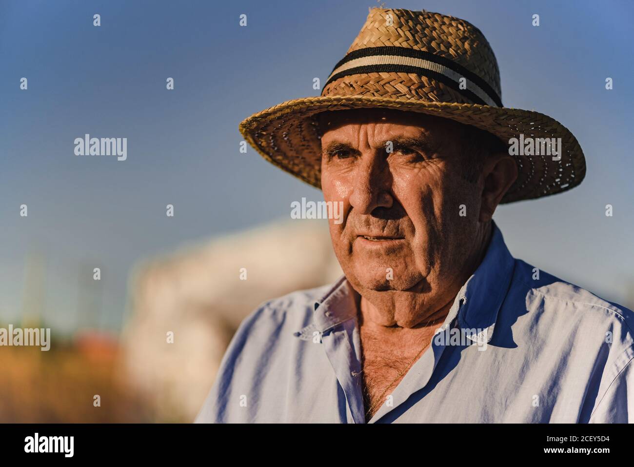 Farmer straw hat hi-res stock photography and images - Alamy