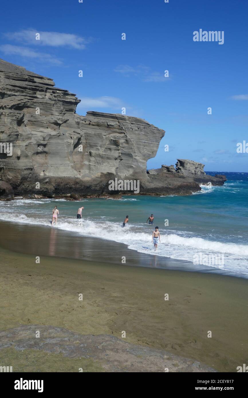 View papakolea green sand hi-res stock photography and images - Alamy
