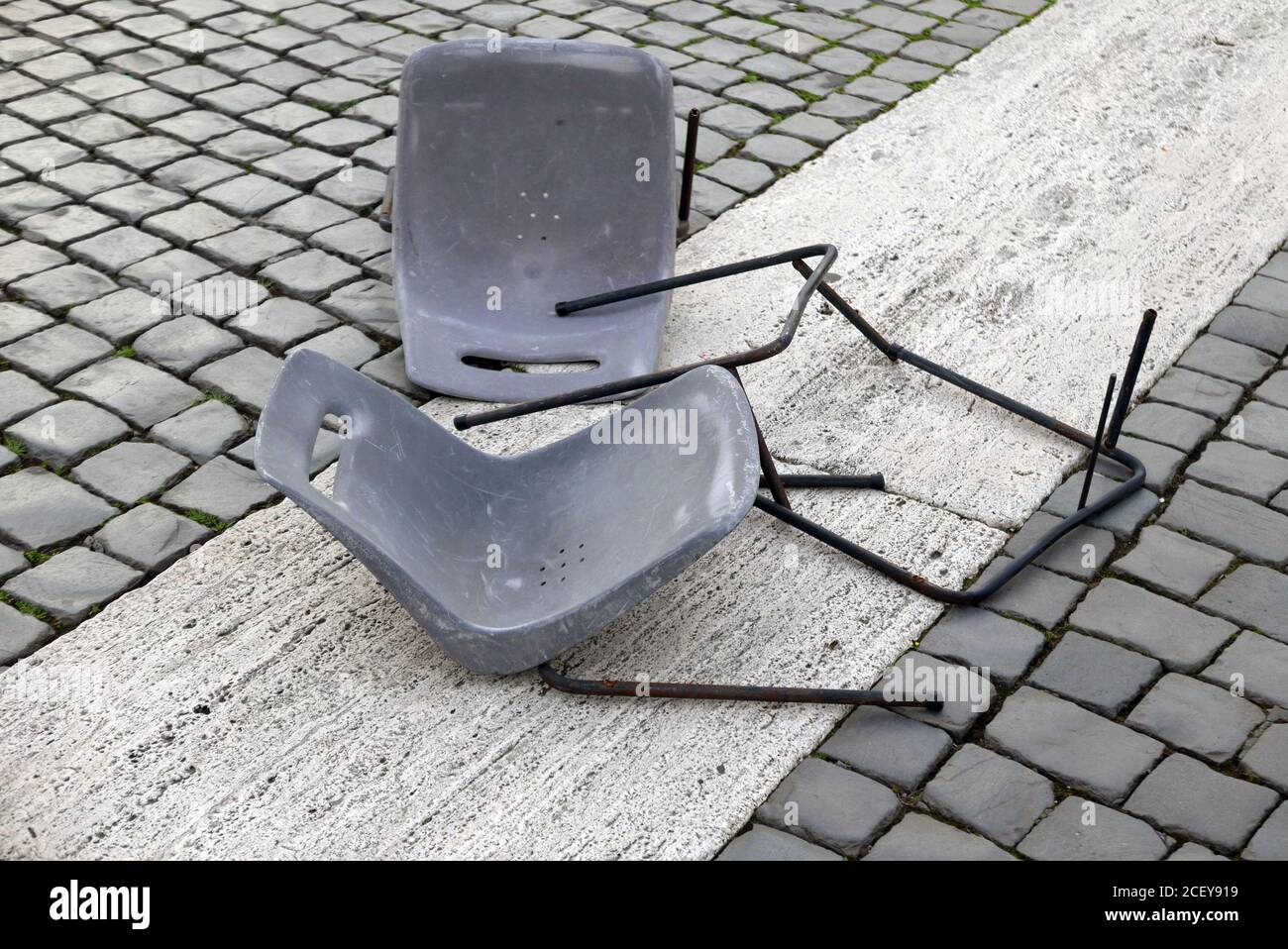 Broken chairs hi-res stock photography and images - Alamy