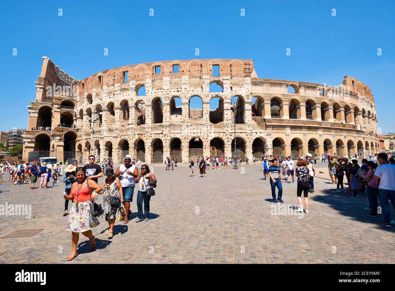 People visiting the ruins of the roman Colosseum in central Rome Stock ...
