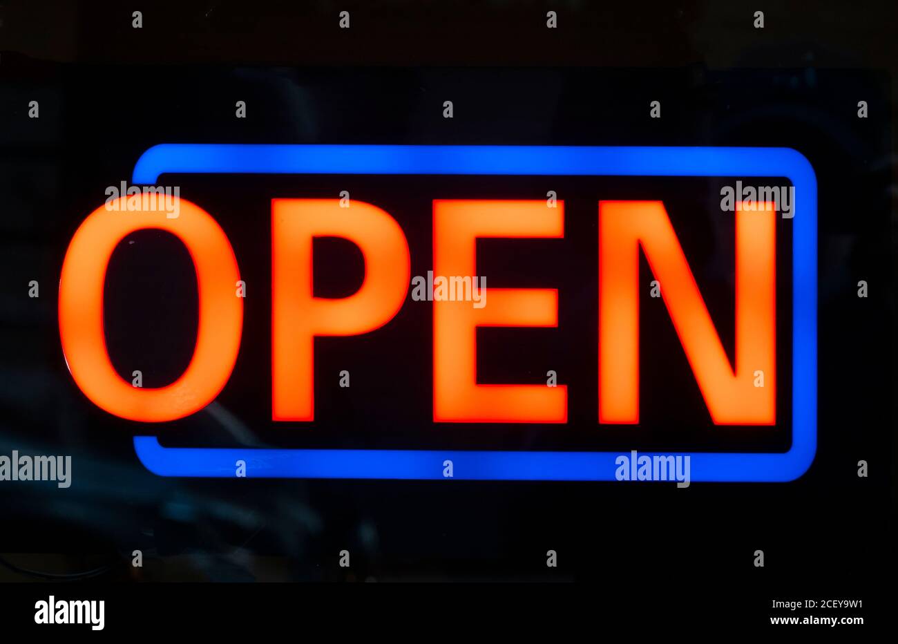 Neon sign saying open Stock Photo - Alamy