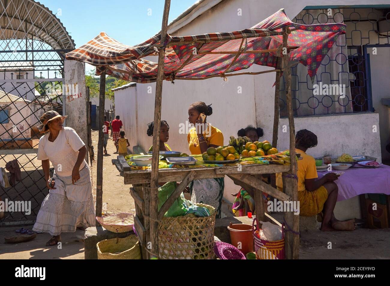African market stall food village hi-res stock photography and images ...