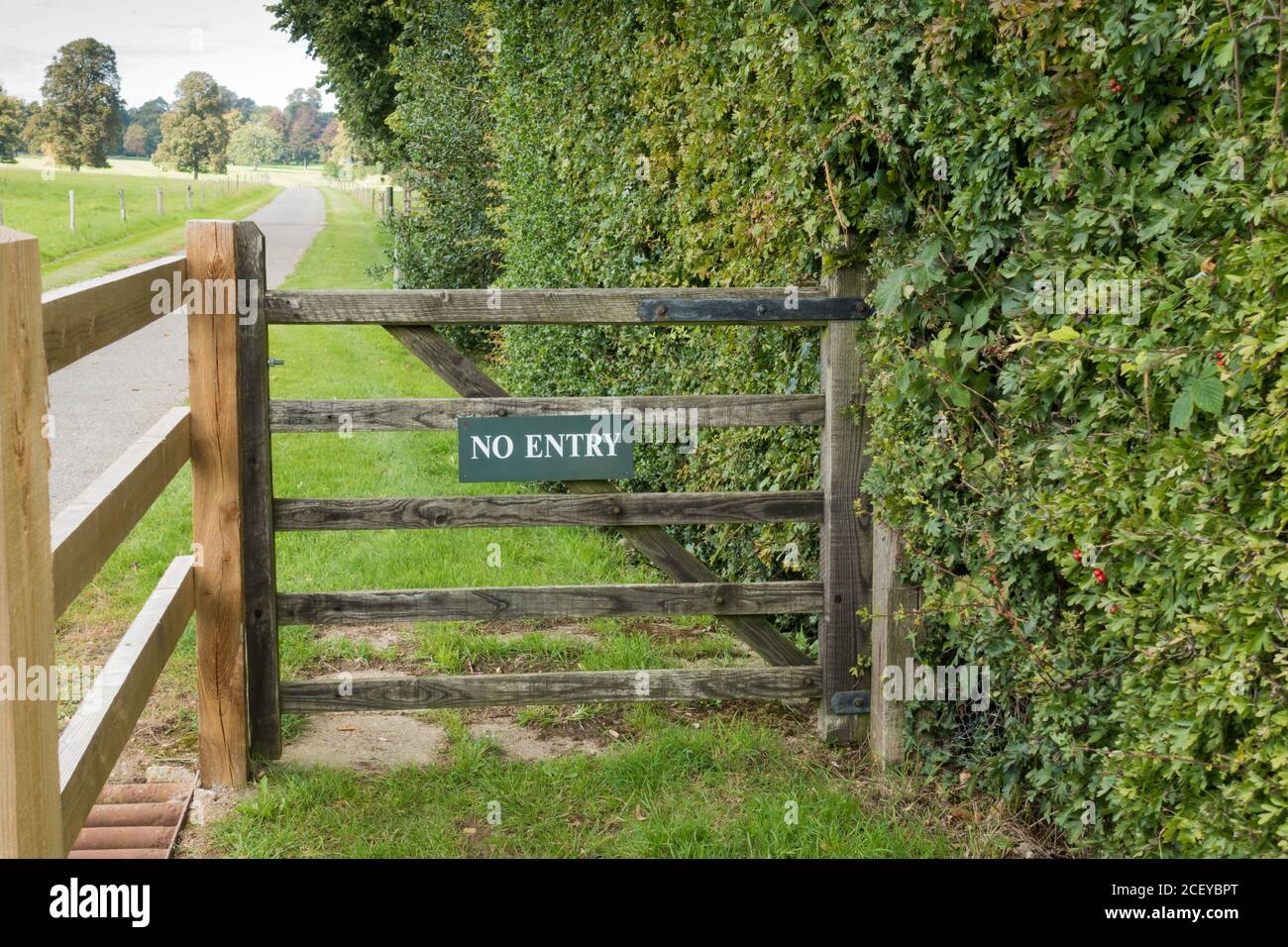 No entry sign gate hi-res stock photography and images - Alamy
