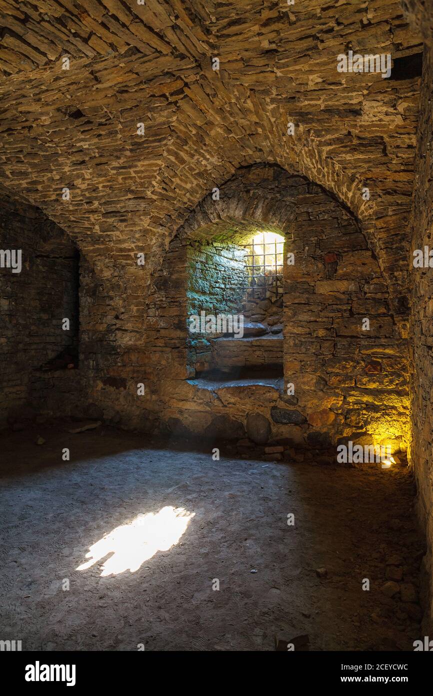 Medieval prison cellar iron hi-res stock photography and images - Alamy