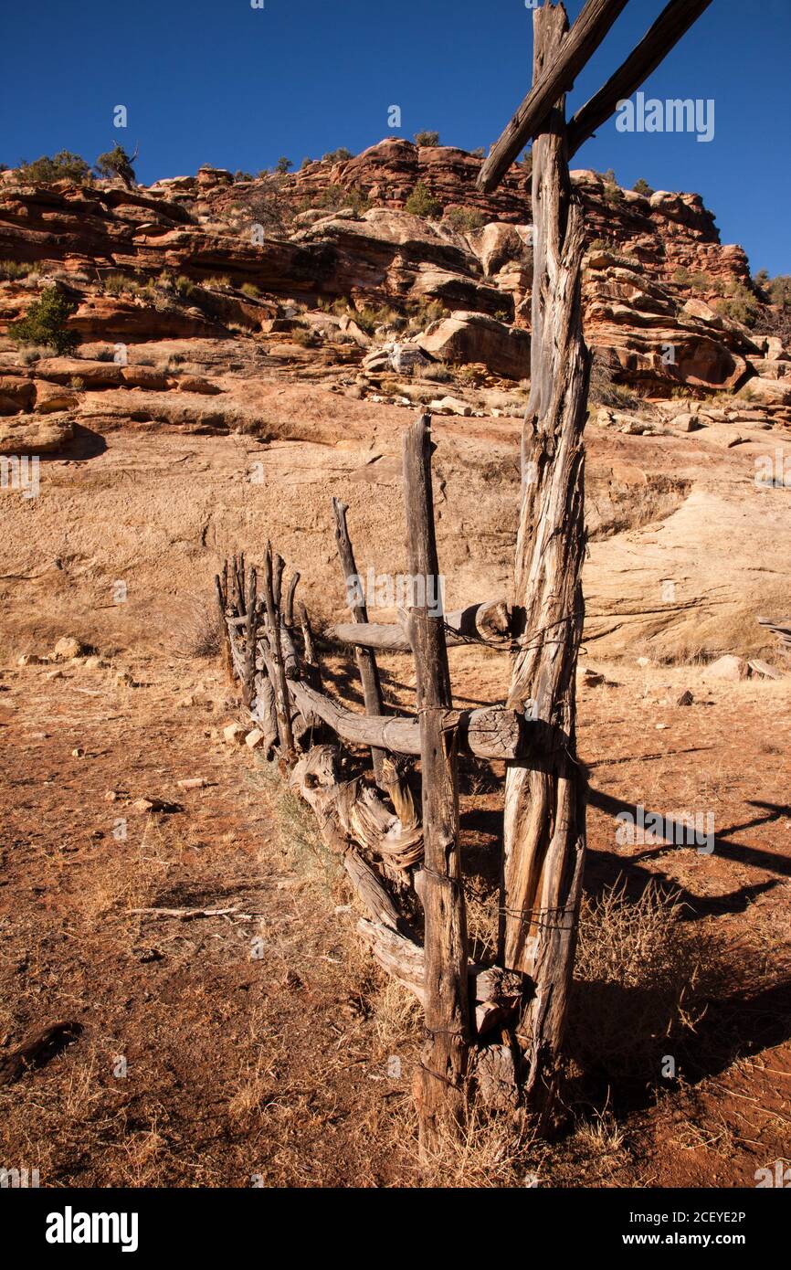 Abandoned wooden corral hi-res stock photography and images - Alamy