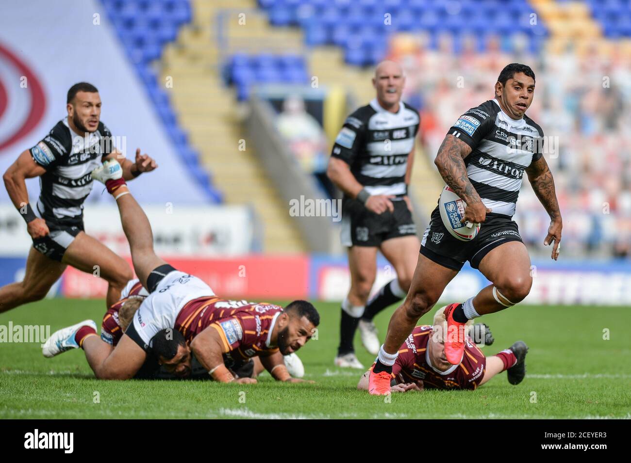 Albert Kelly of Hull FC makes a break Stock Photo - Alamy