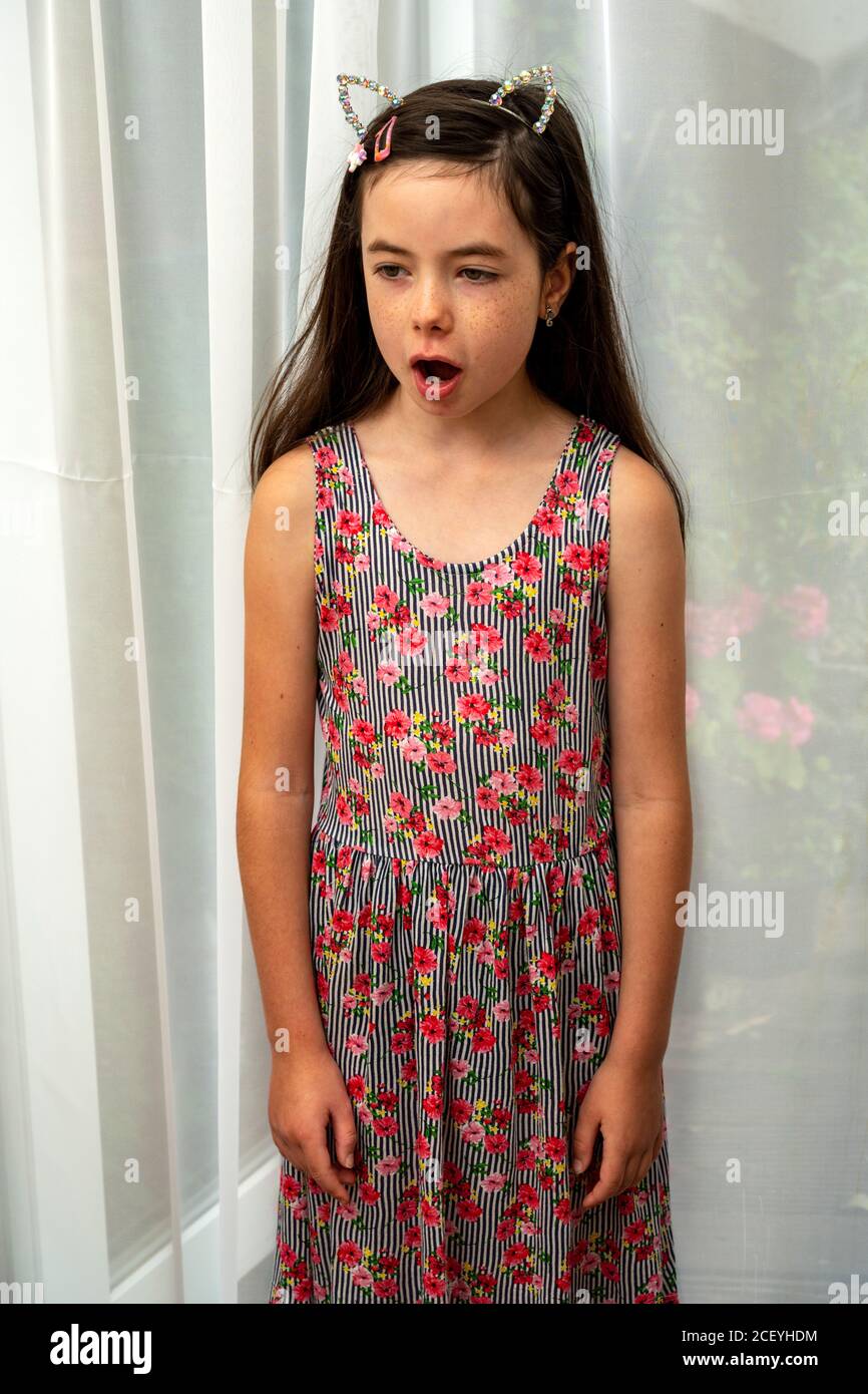 Children surprised hi-res stock photography and images - Alamy
