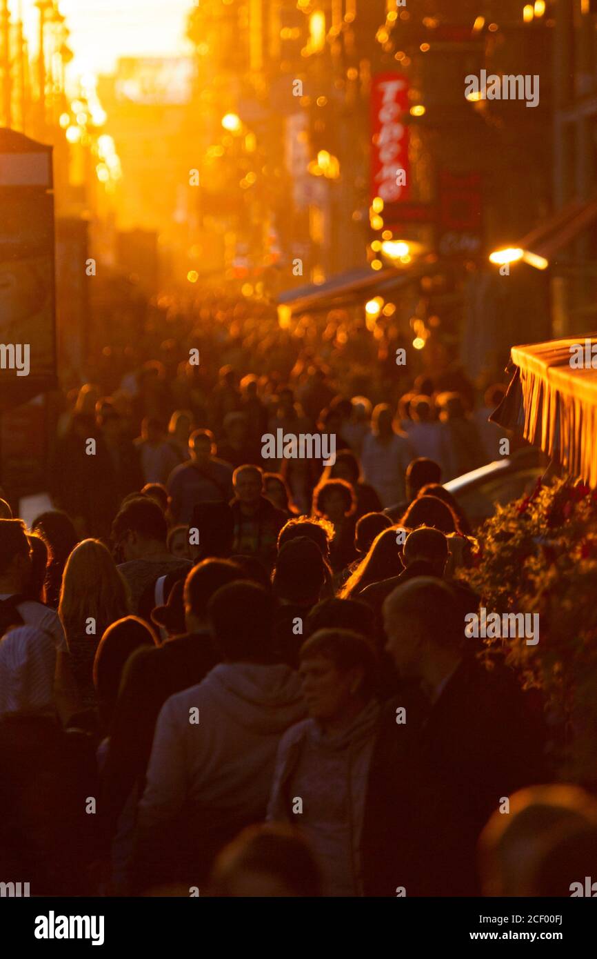 Crowd silhouette hi-res stock photography and images - Alamy