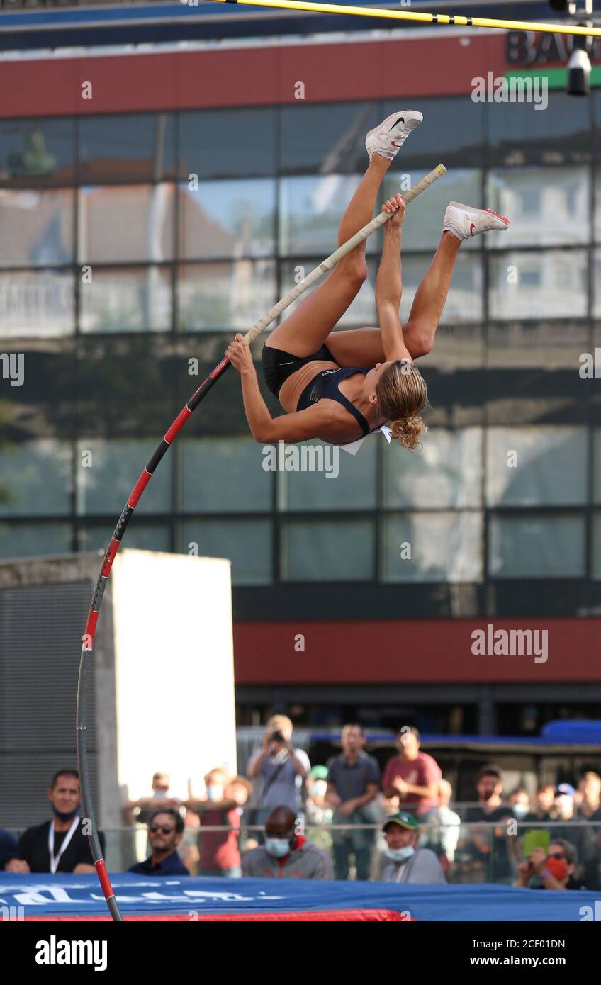 France pole vault hi-res stock photography and images - Alamy