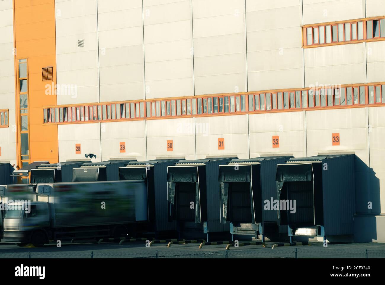 Dock-shelters and dock-levellers on the motor terminal, load-handling ...