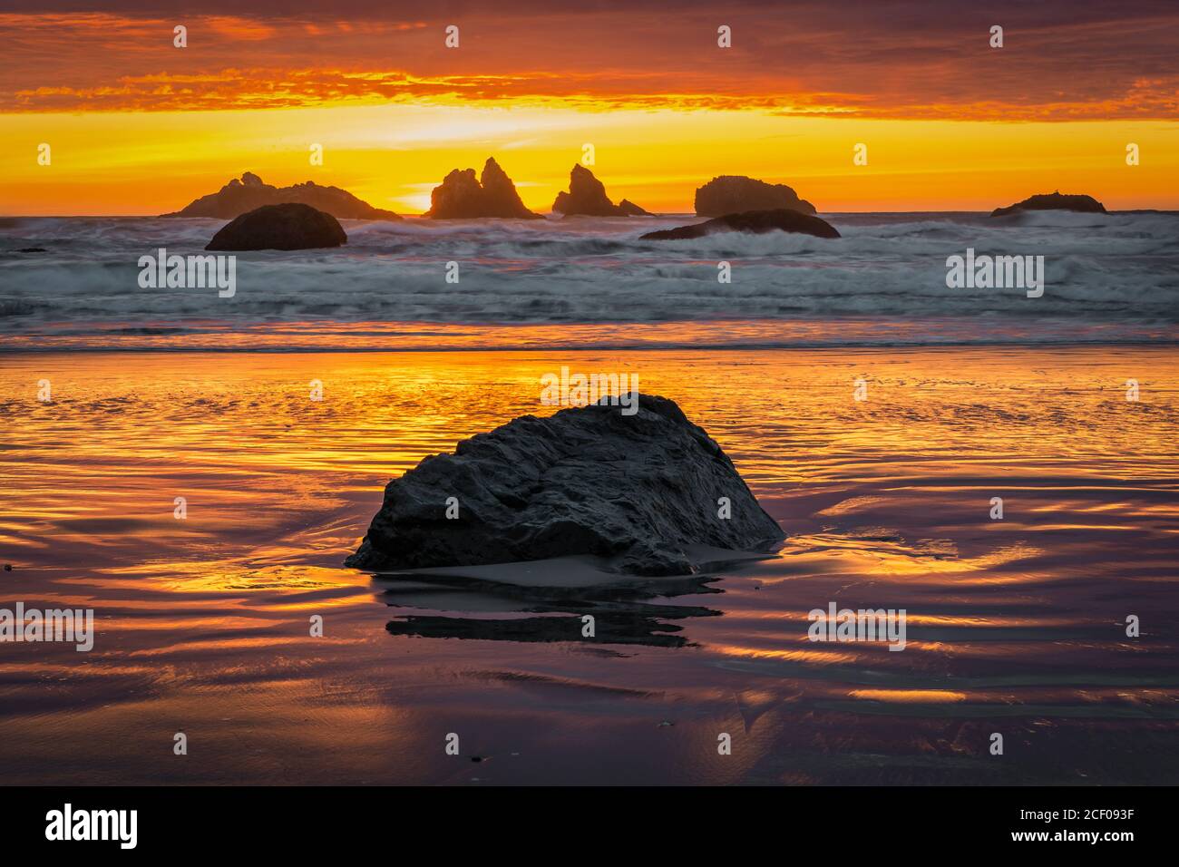 Fire red sunset over sea stacks at Oregon Coast Stock Photo - Alamy
