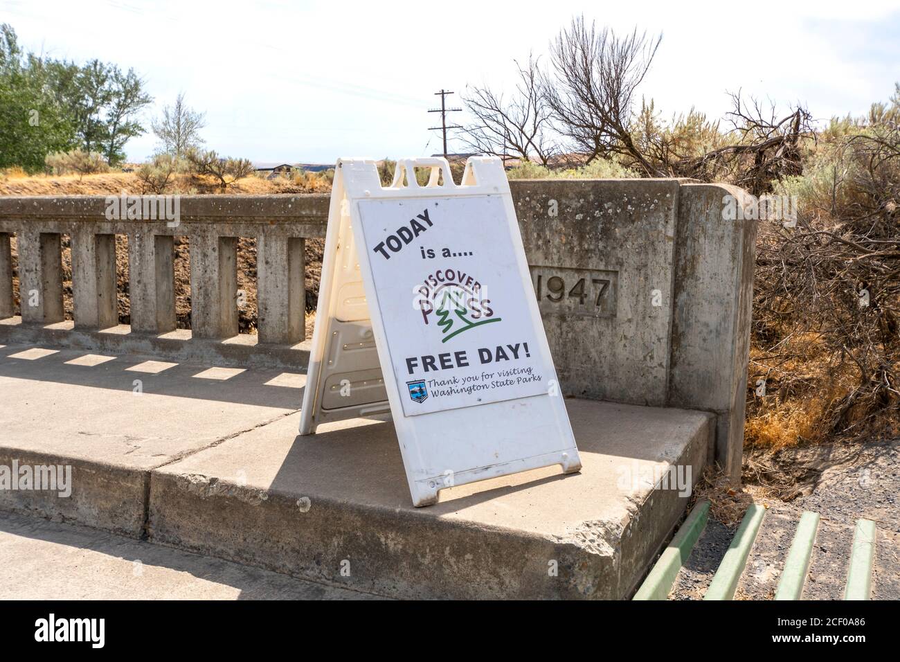 A sign announcing a free day at a Washington State Park for Discover ...