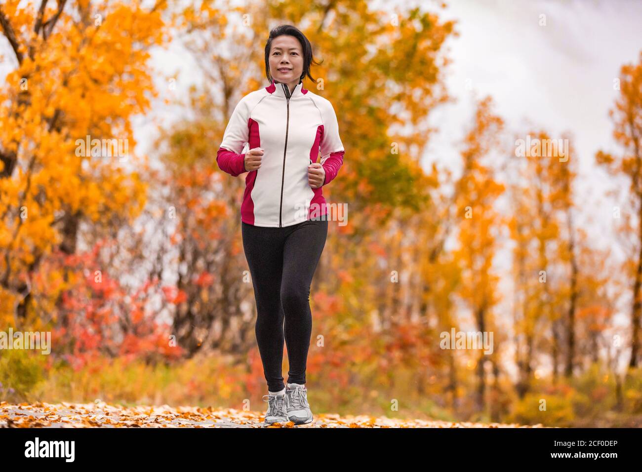 Middle aged mature woman running healthy lifestyle Stock Photo - Alamy