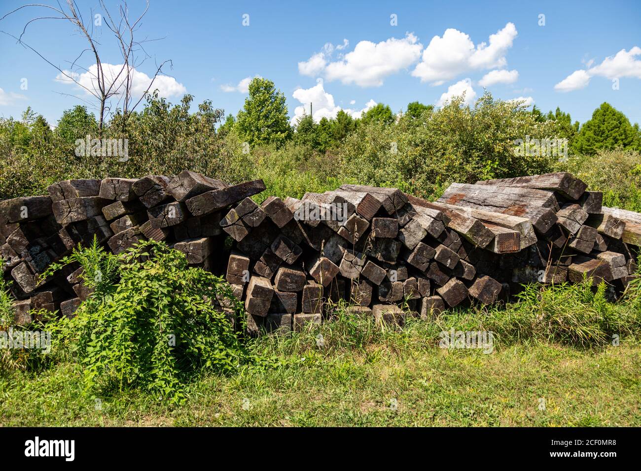 Railroad lumber hi-res stock photography and images - Alamy