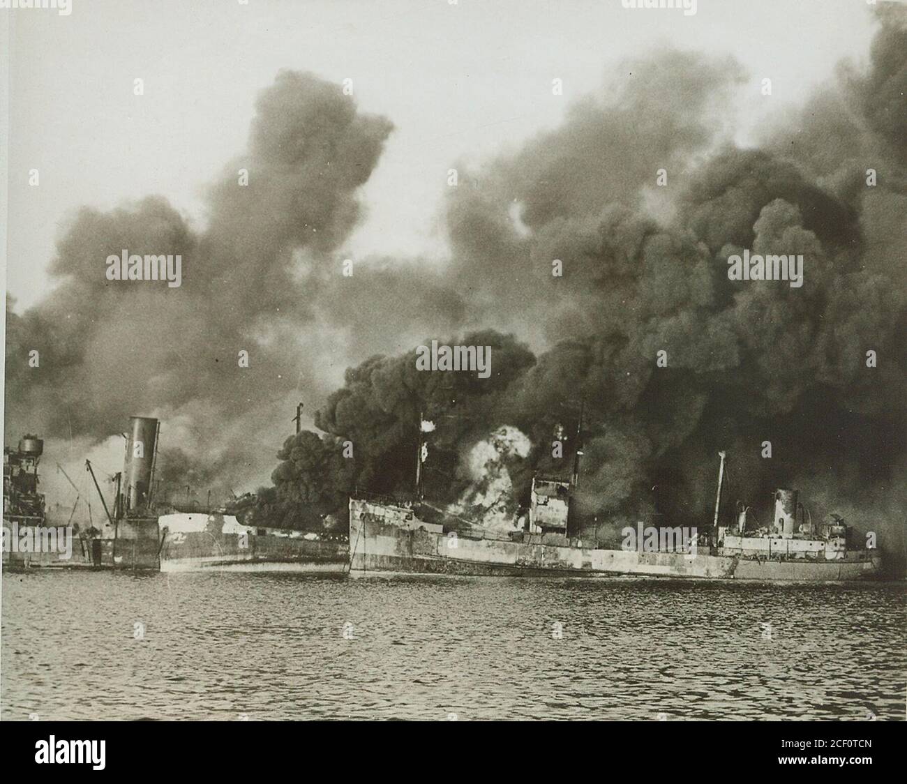 Old airplanes attack hi-res stock photography and images - Alamy