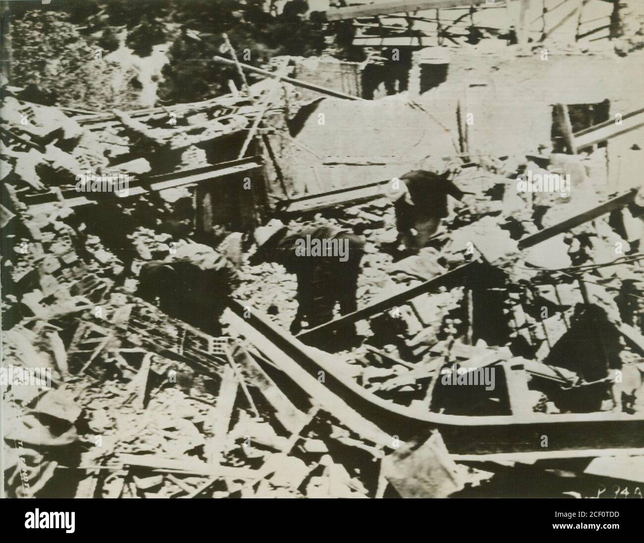 World war ii american soldiers bomb hi-res stock photography and images ...