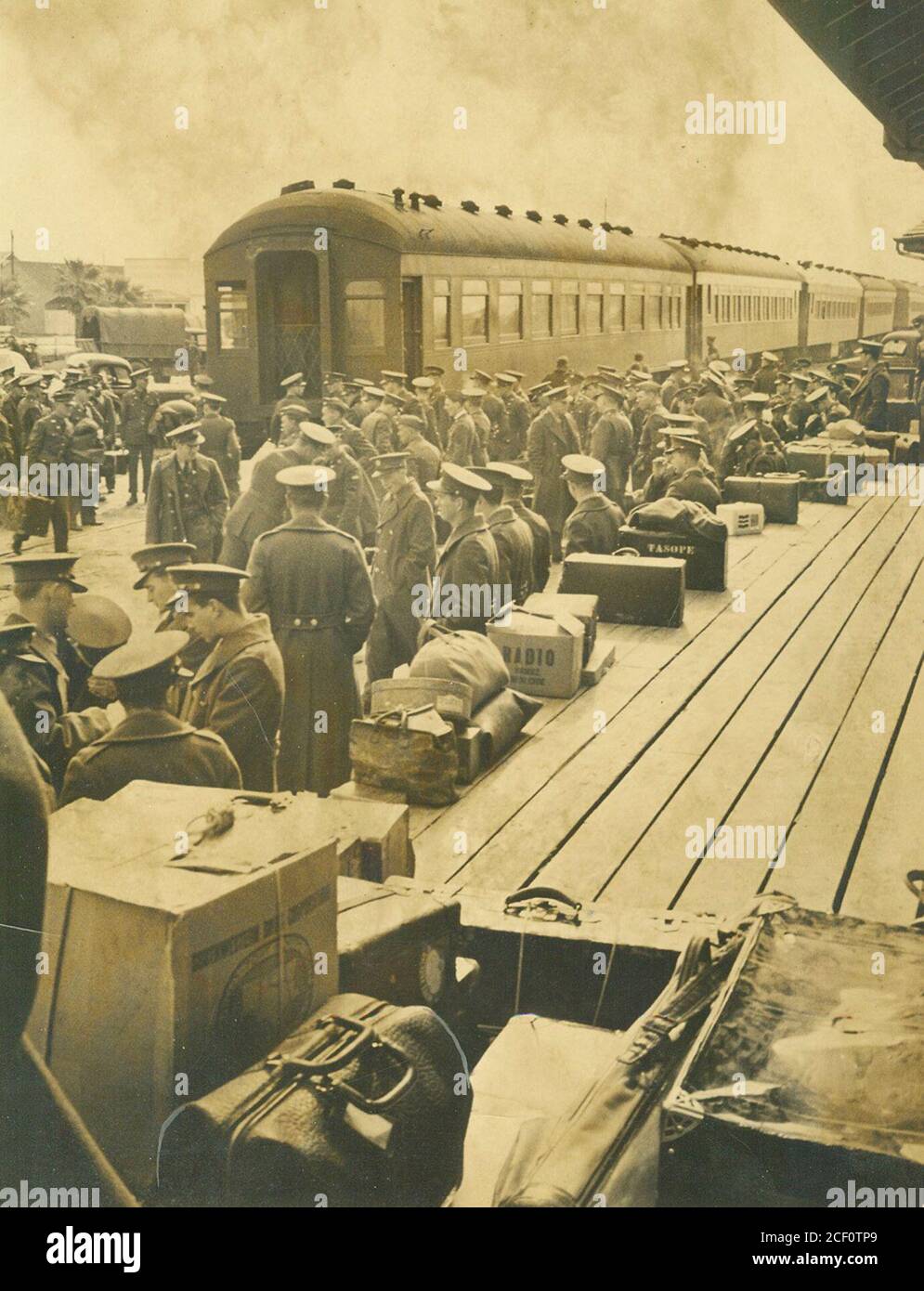 Wwii soldiers departing hi-res stock photography and images - Alamy