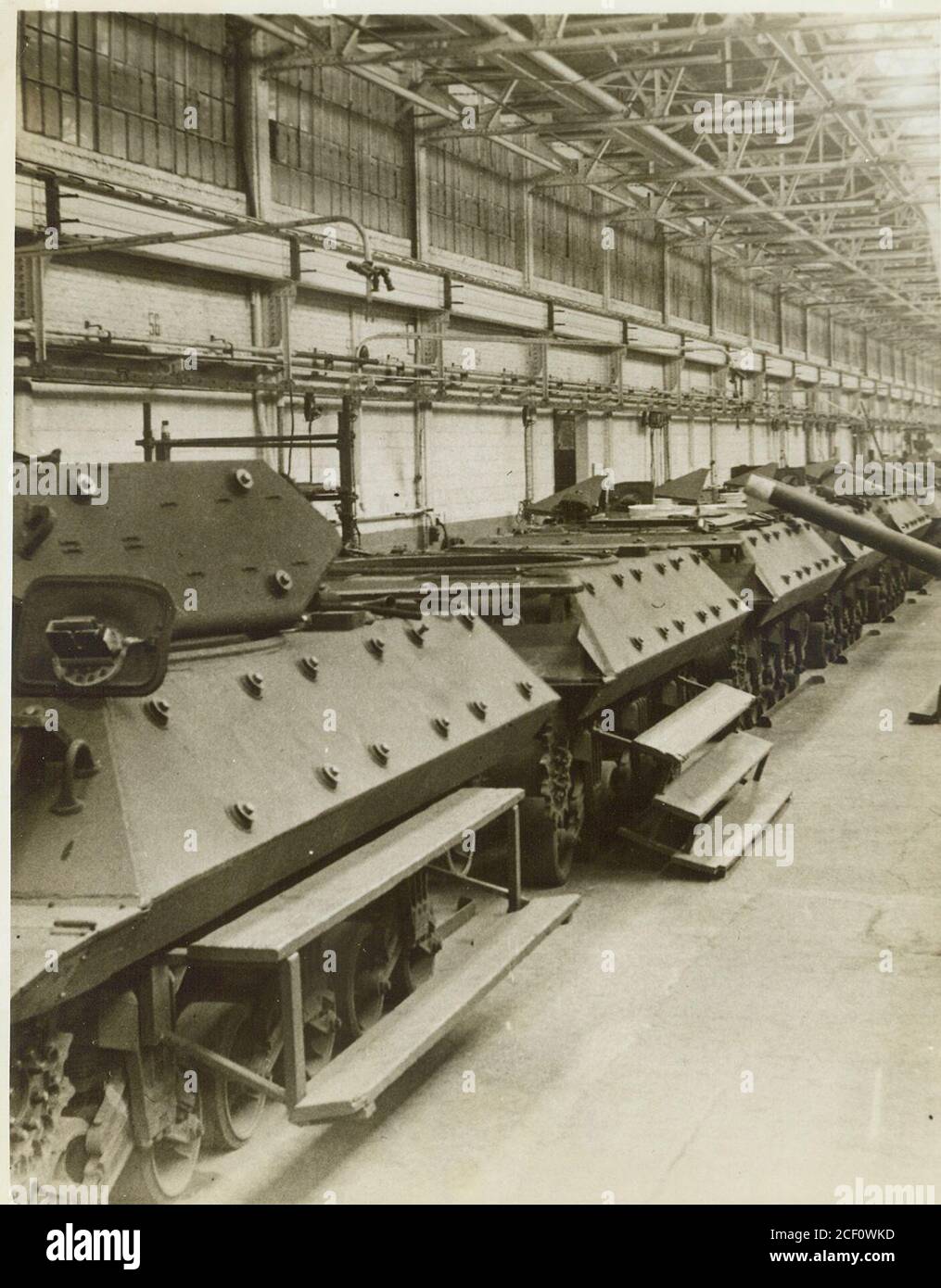 American tank production line hi-res stock photography and images - Alamy
