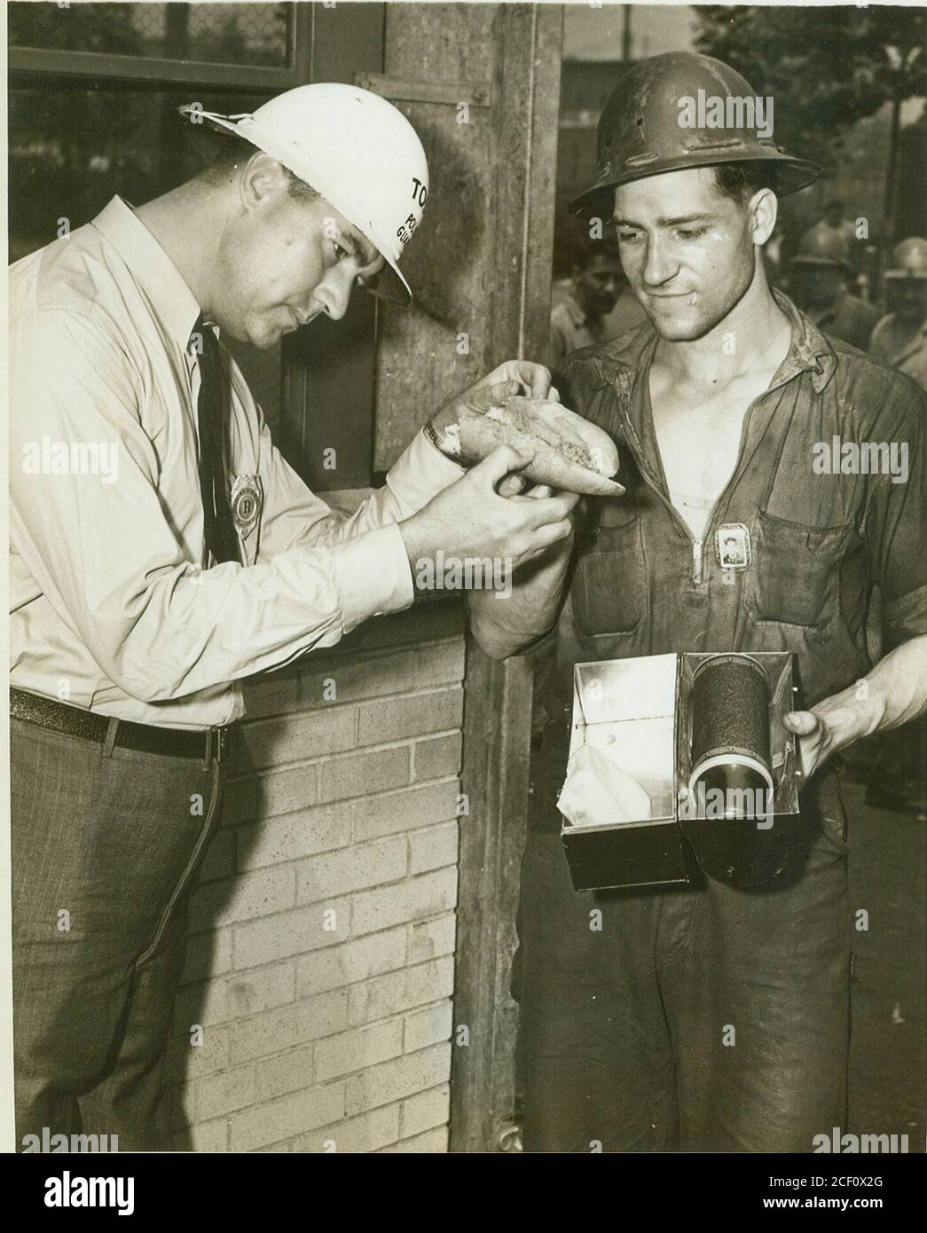 We keep the army flying hi-res stock photography and images - Alamy