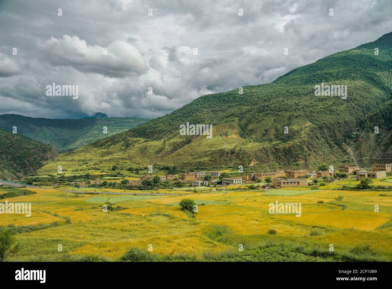 Samll village hi-res stock photography and images - Alamy