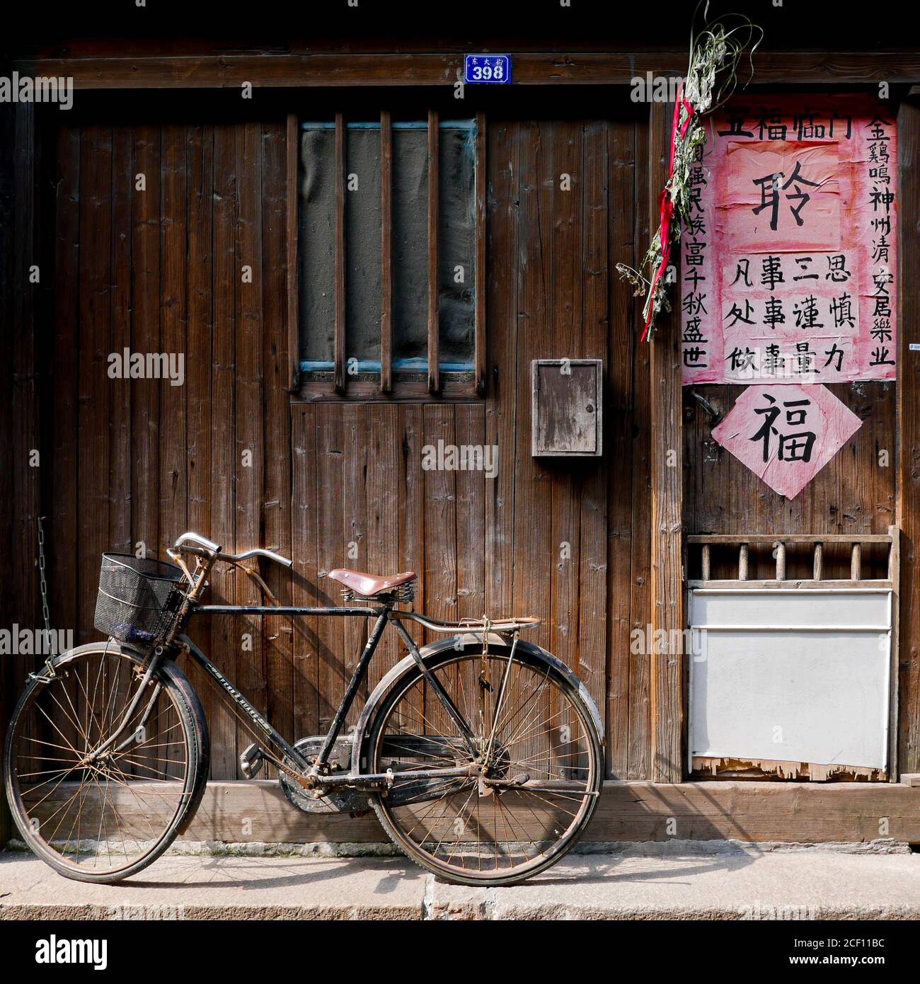 Old chinese bicycle hi-res stock photography and images - Alamy