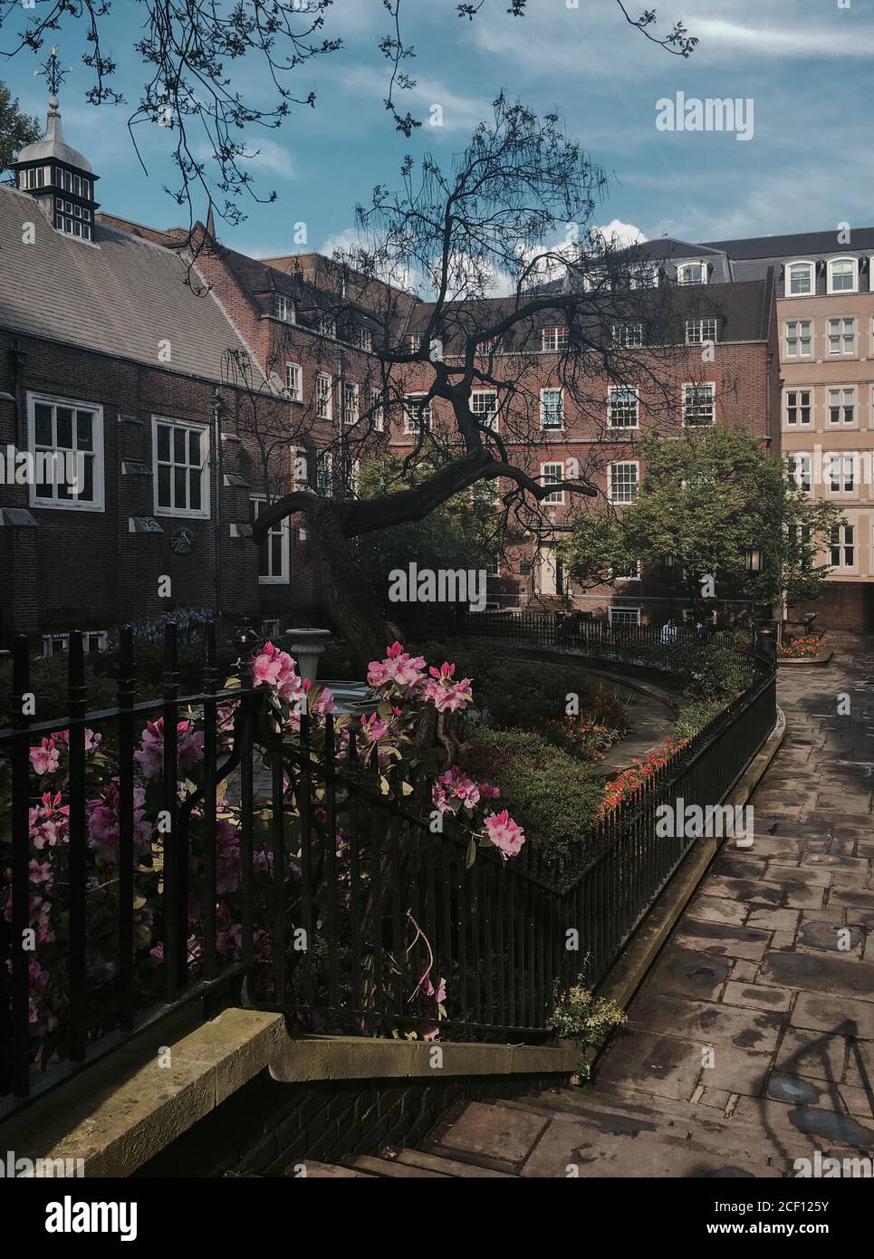 Middle temple garden london hi-res stock photography and images - Alamy