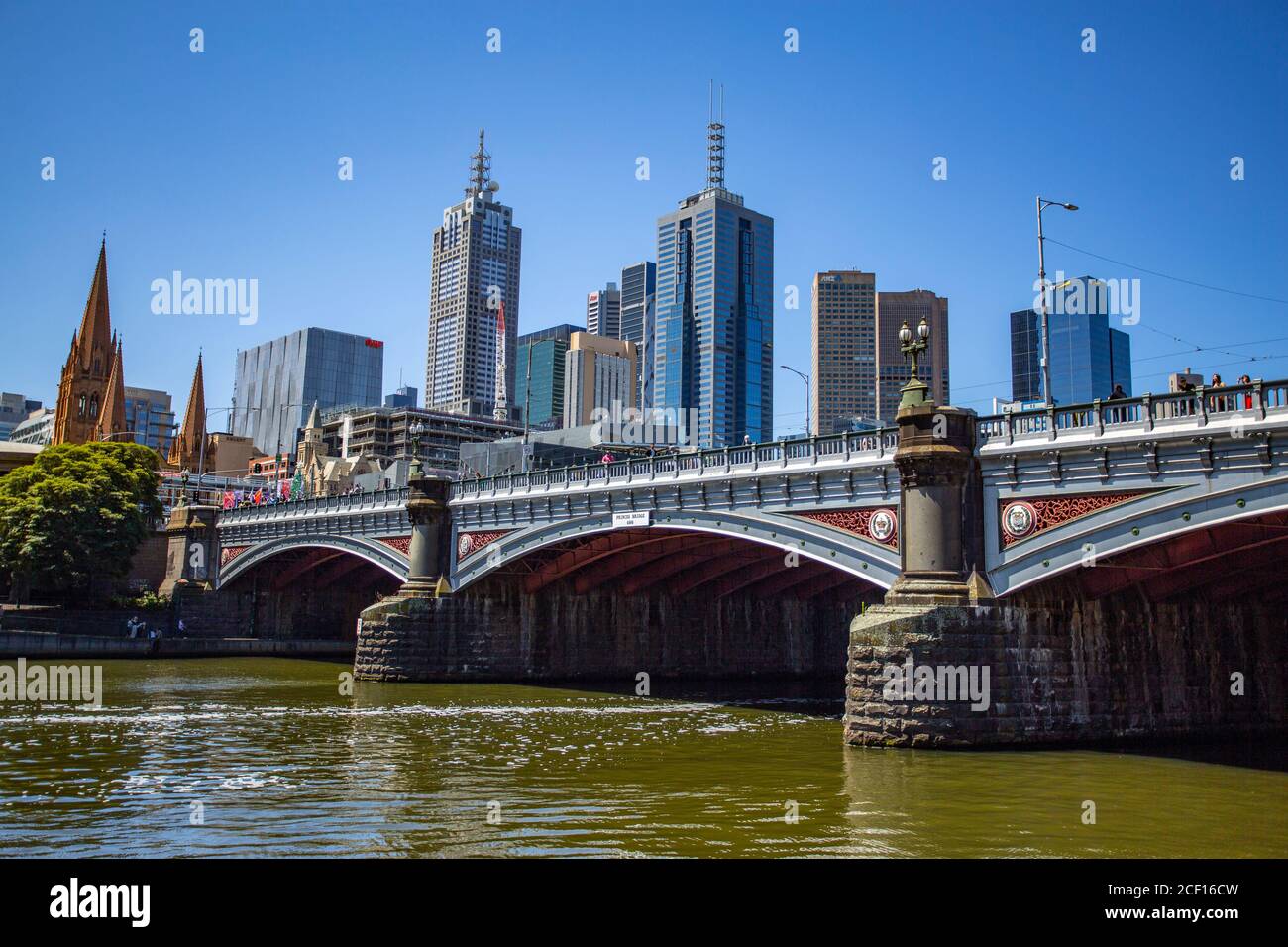 The Princes Bridge is a bridge that spans the Yarra River in central ...