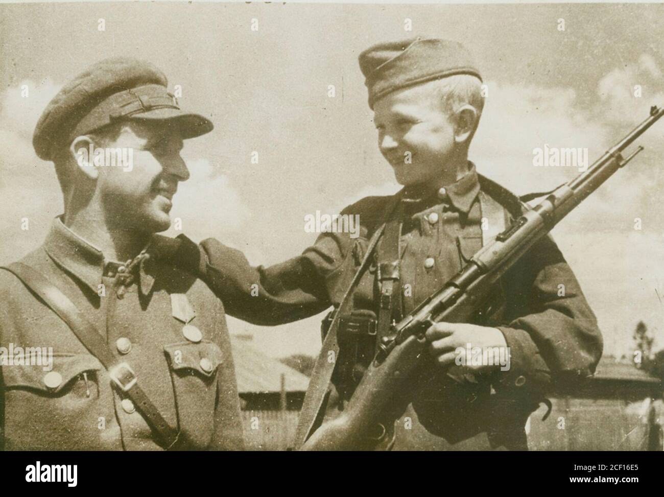 Military father 1940's hi-res stock photography and images - Alamy