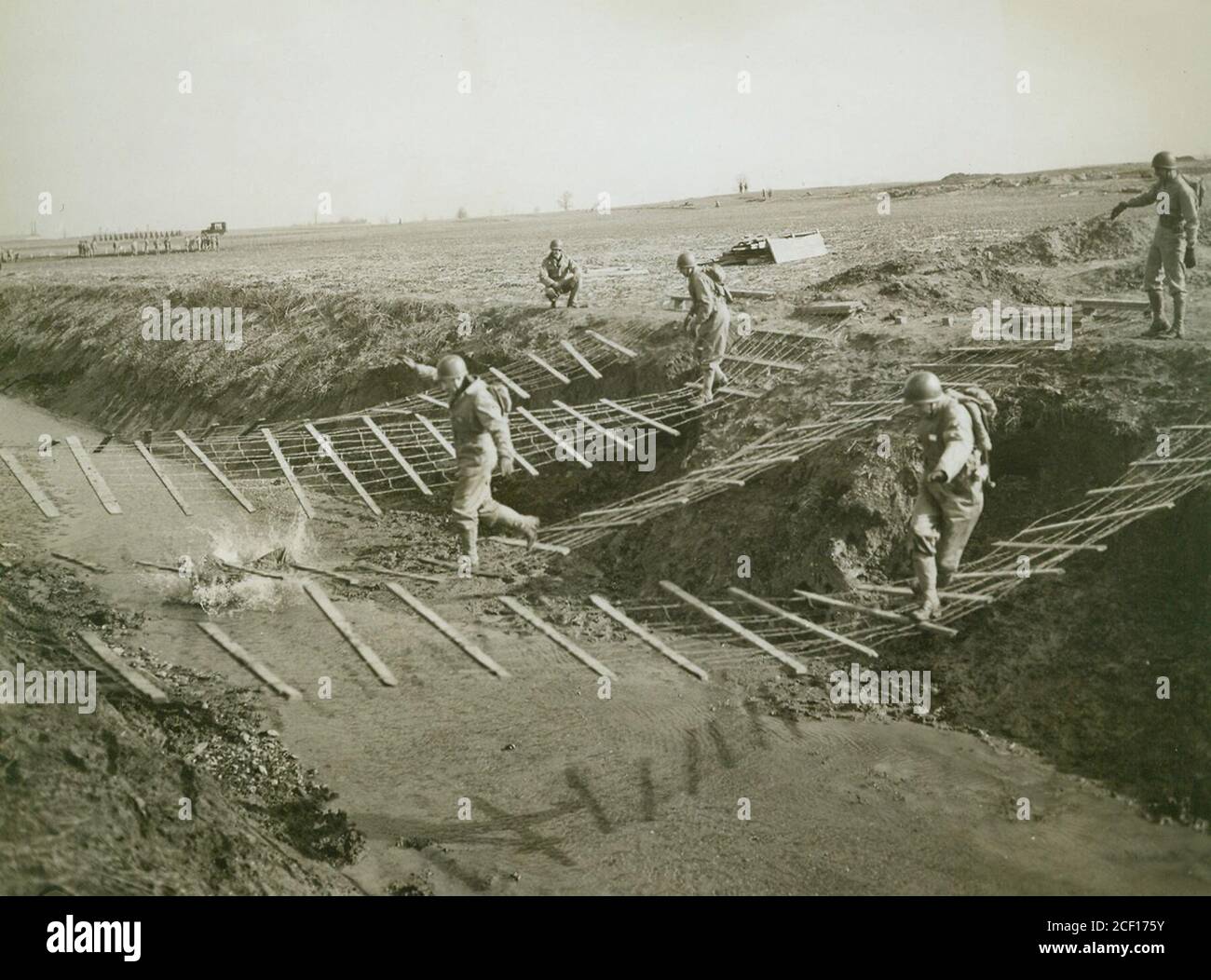 Formation commando hi-res stock photography and images - Alamy