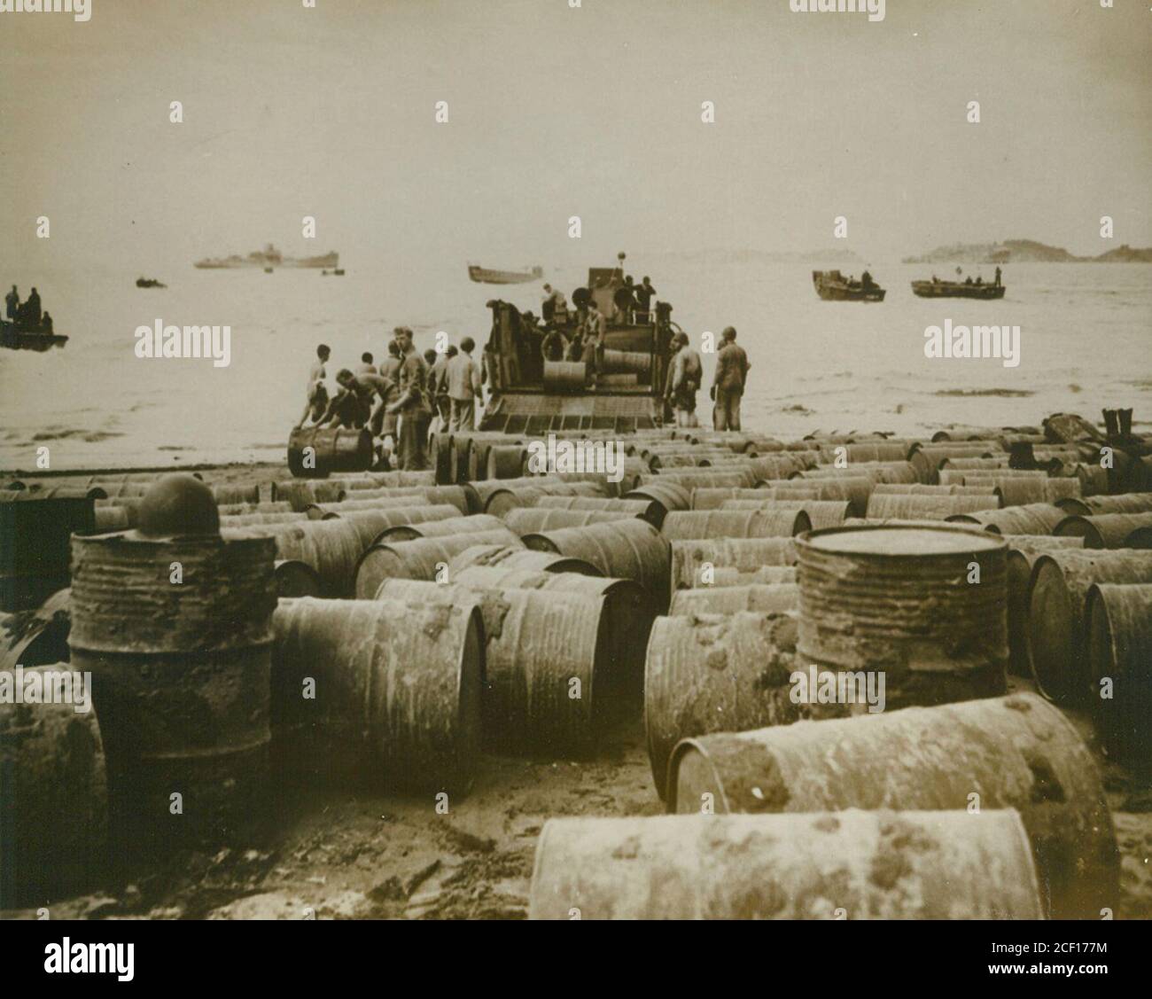 World war ii american soldiers tanks hi-res stock photography and ...