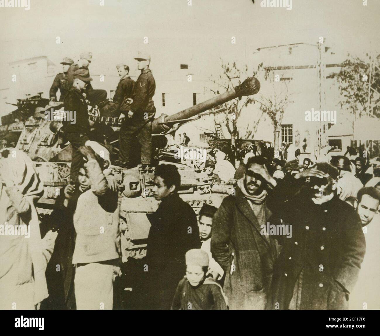 Battle tank formation hi-res stock photography and images - Alamy