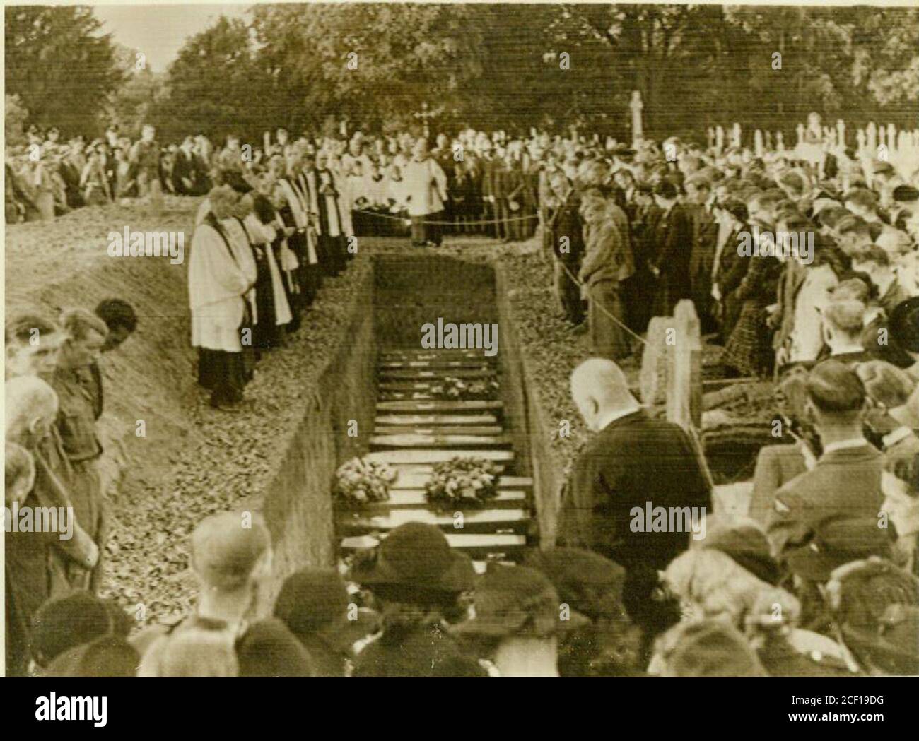 Schoolchildren funeral hi-res stock photography and images - Alamy
