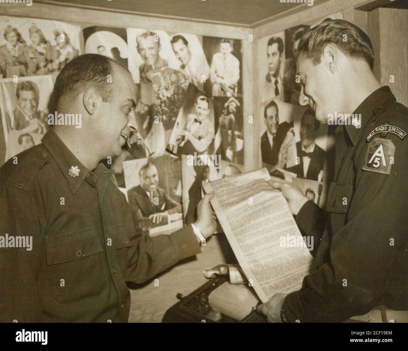 American radio world war 2 hi-res stock photography and images - Alamy