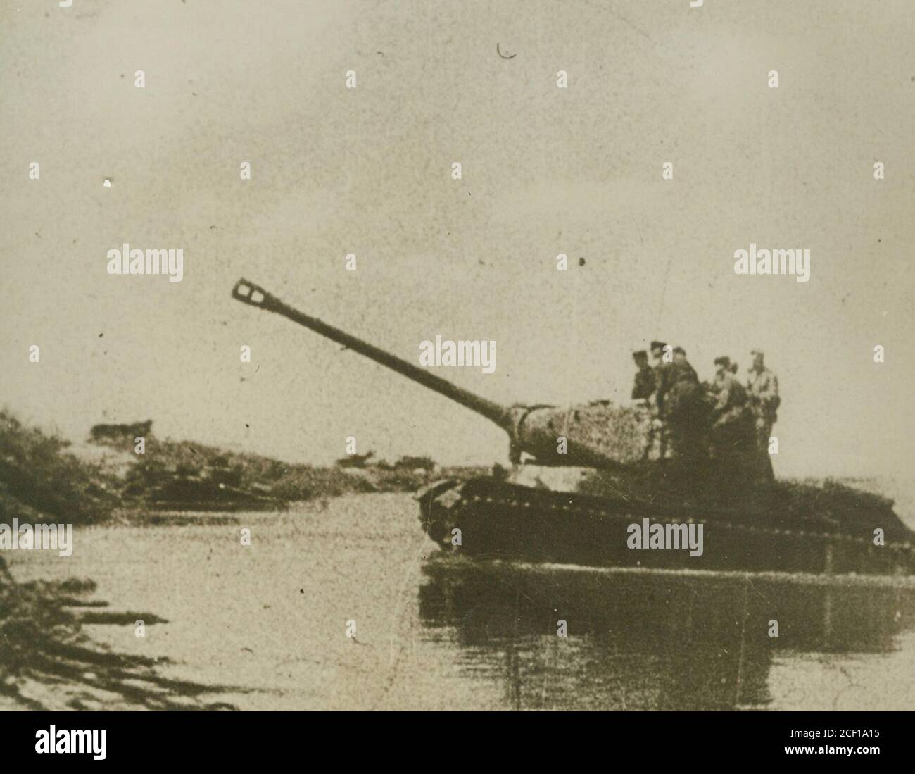 Battle tank formation hi-res stock photography and images - Alamy