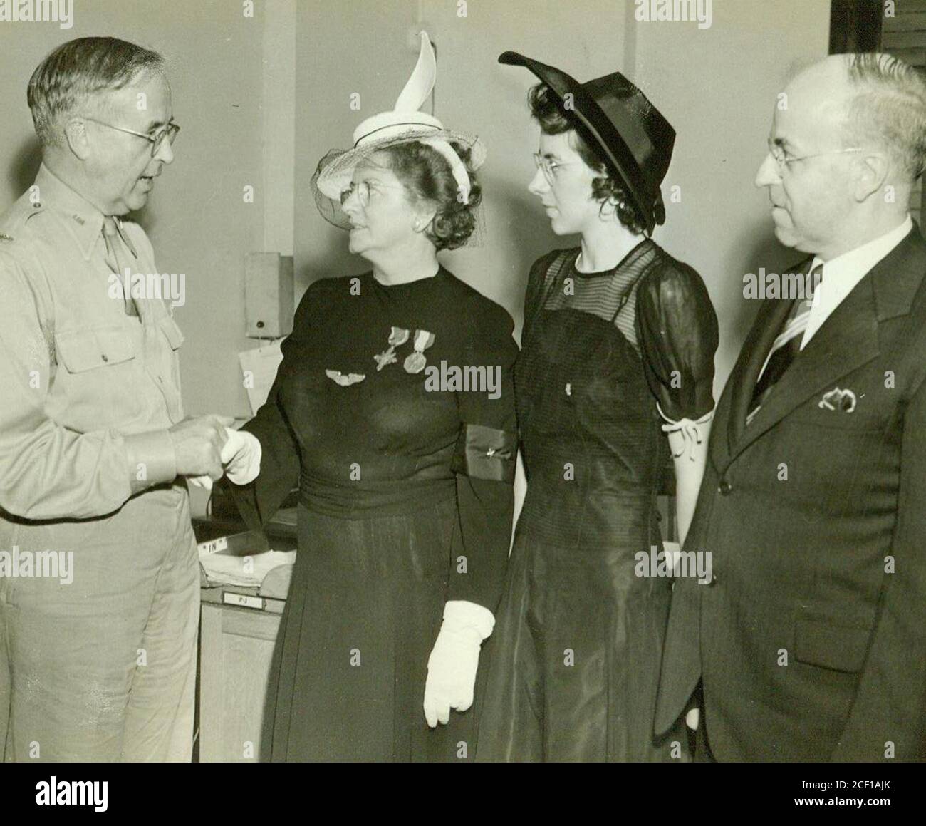 Airborne awards hi-res stock photography and images - Alamy