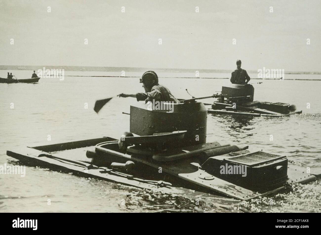 World war ii american soldiers tanks hi-res stock photography and ...