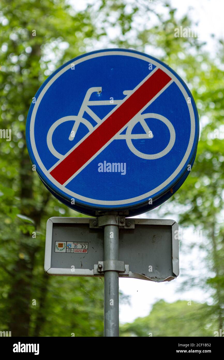 Dutch traffic sign end of bike path Stock Photo - Alamy