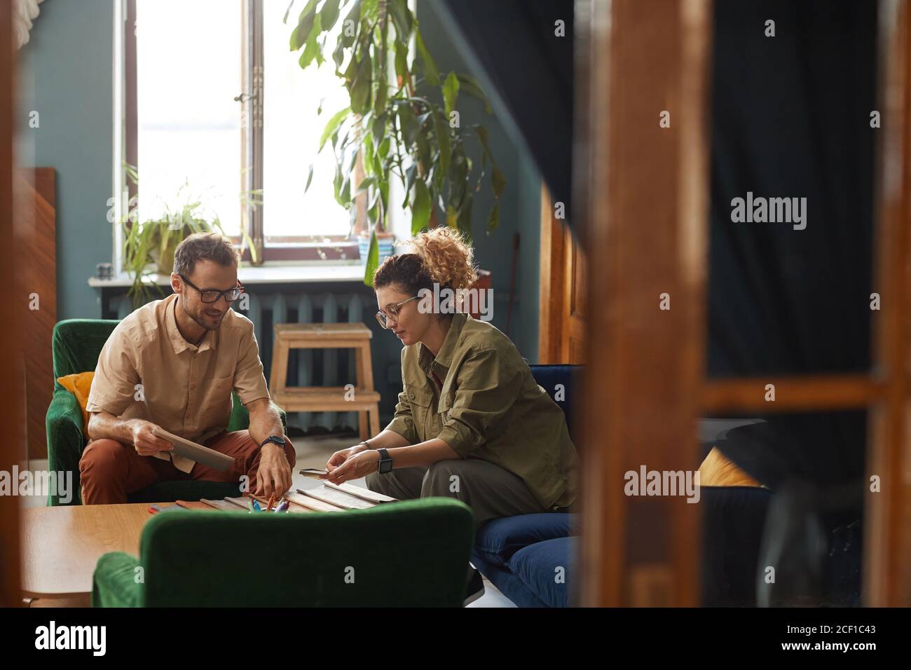 Two women in meeting hi-res stock photography and images - Alamy