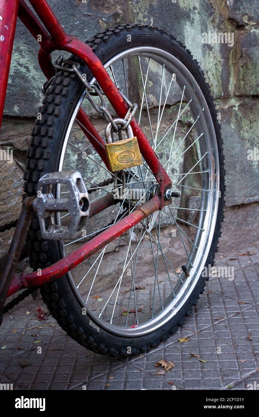 Key lock with chains on the bicycle Stock Photo - Alamy