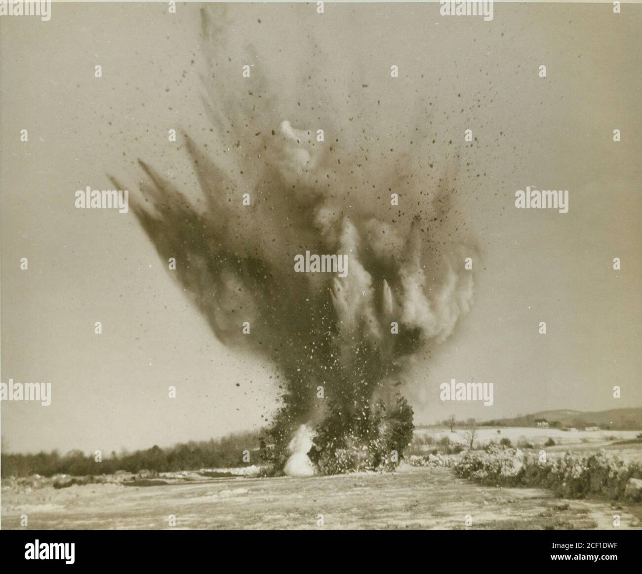 World war ii american soldiers bomb hi-res stock photography and images ...