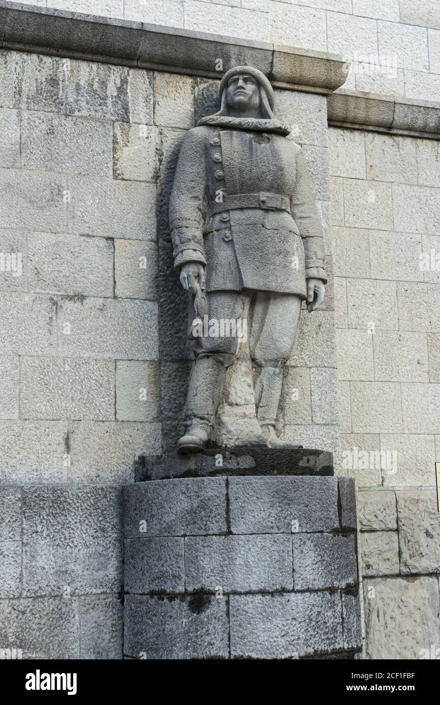 Military sculpture hi-res stock photography and images - Alamy