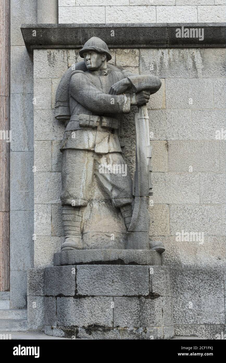Military sculpture hi-res stock photography and images - Alamy