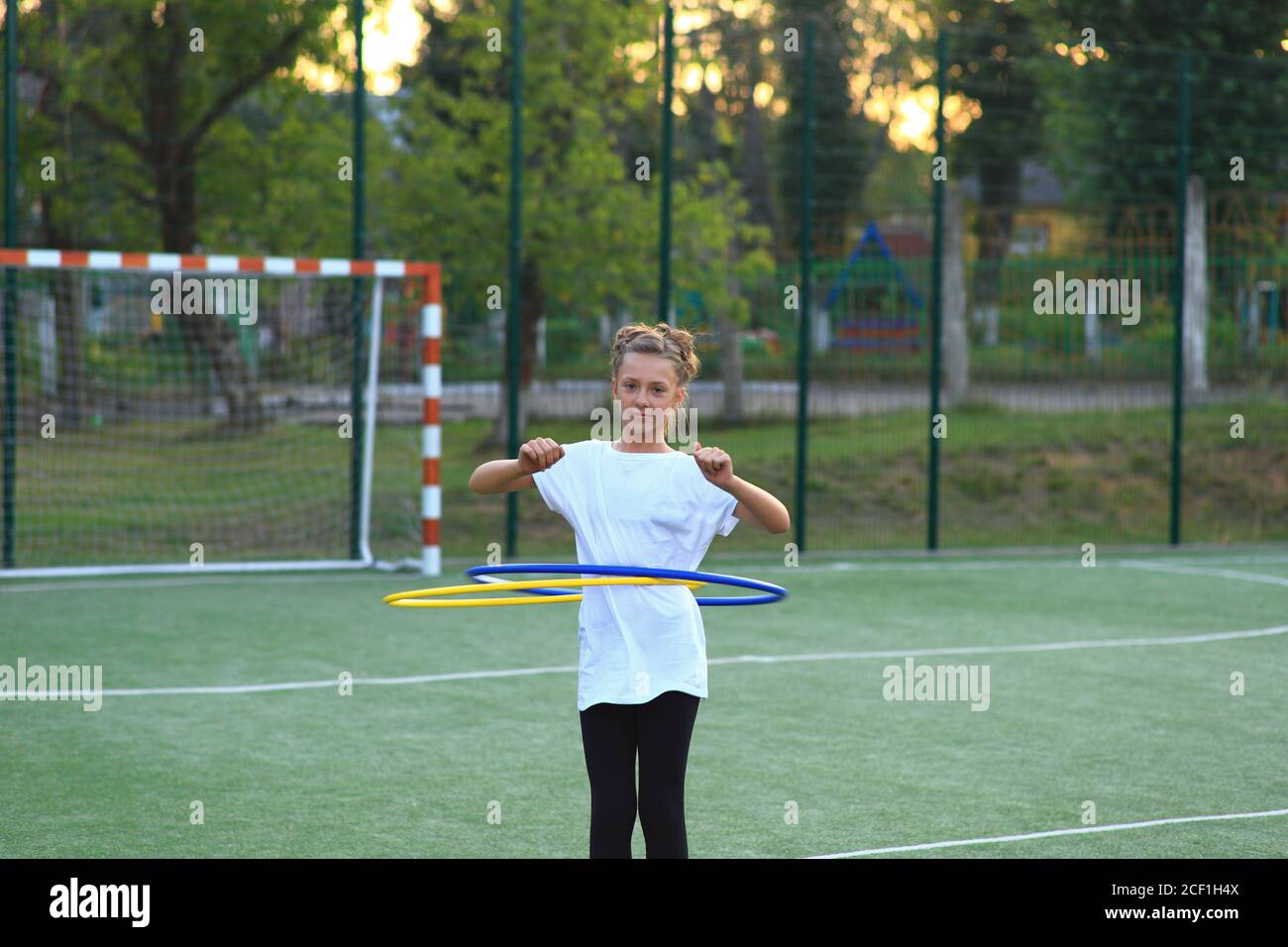 Street hoops ball hi-res stock photography and images - Alamy