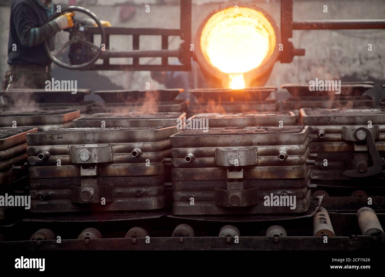 Liquid metal molding hi-res stock photography and images - Alamy