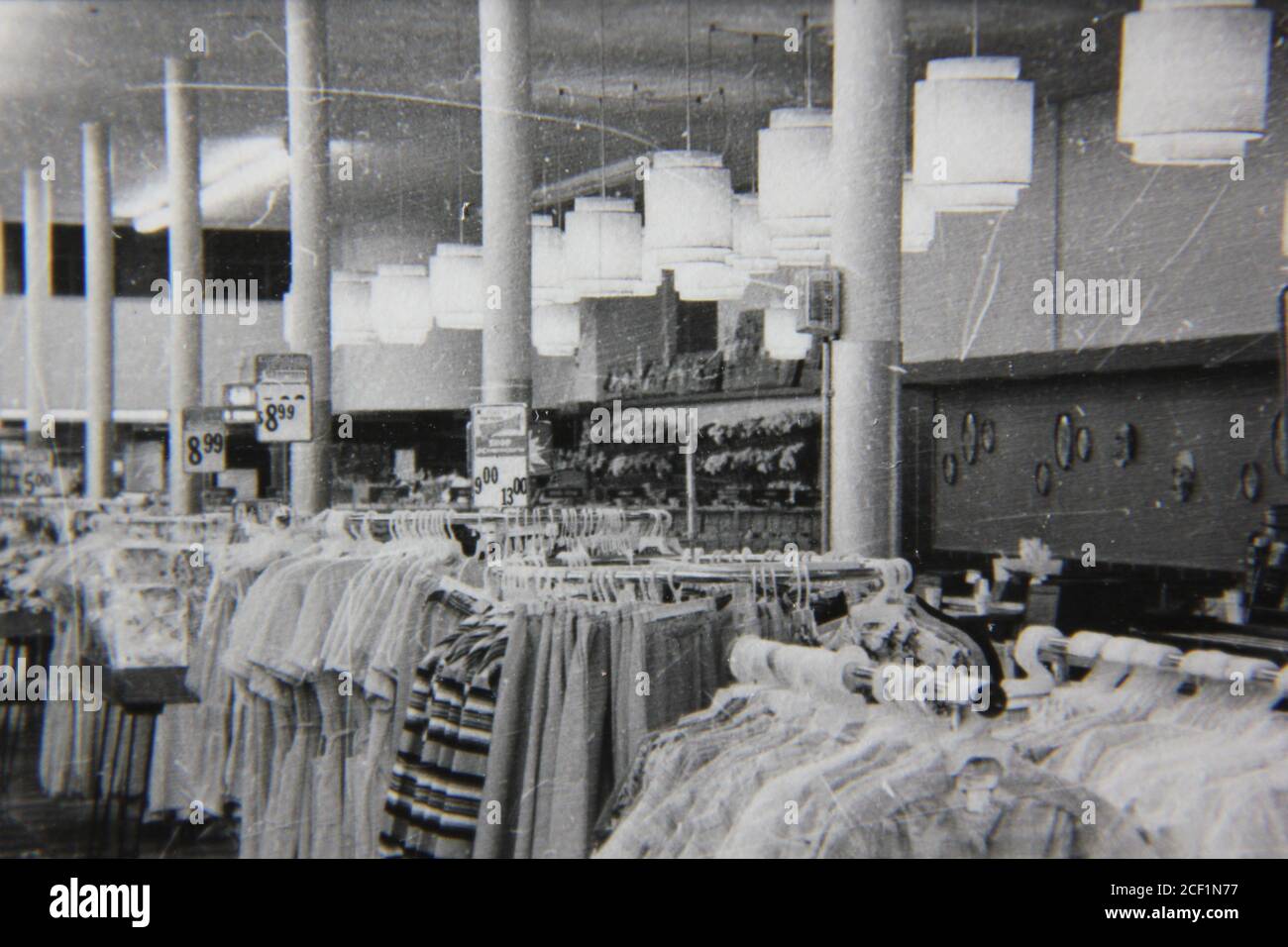 Vintage clothes in racks hi-res stock photography and images - Alamy