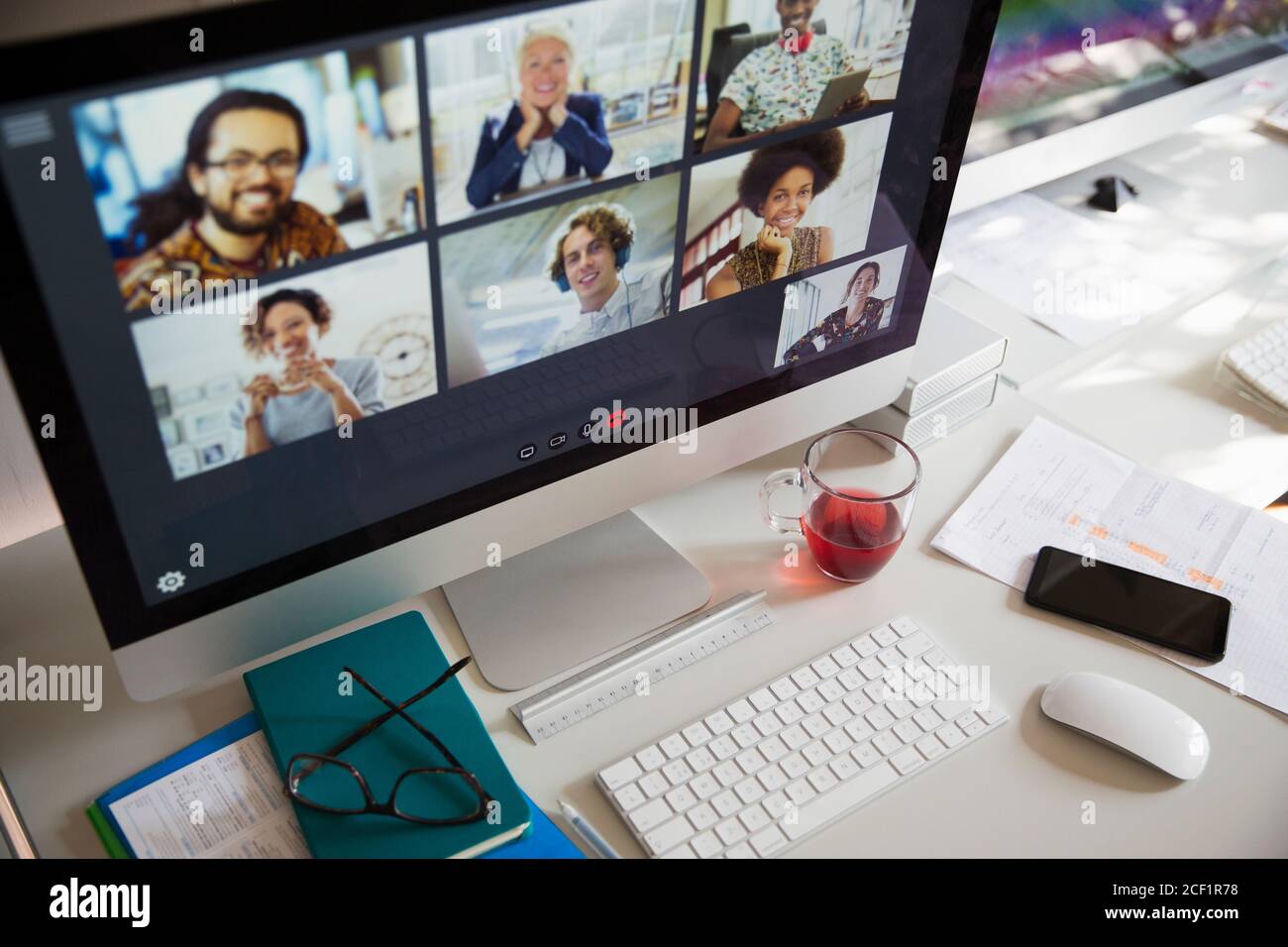 Computer conferencing hi-res stock photography and images - Alamy