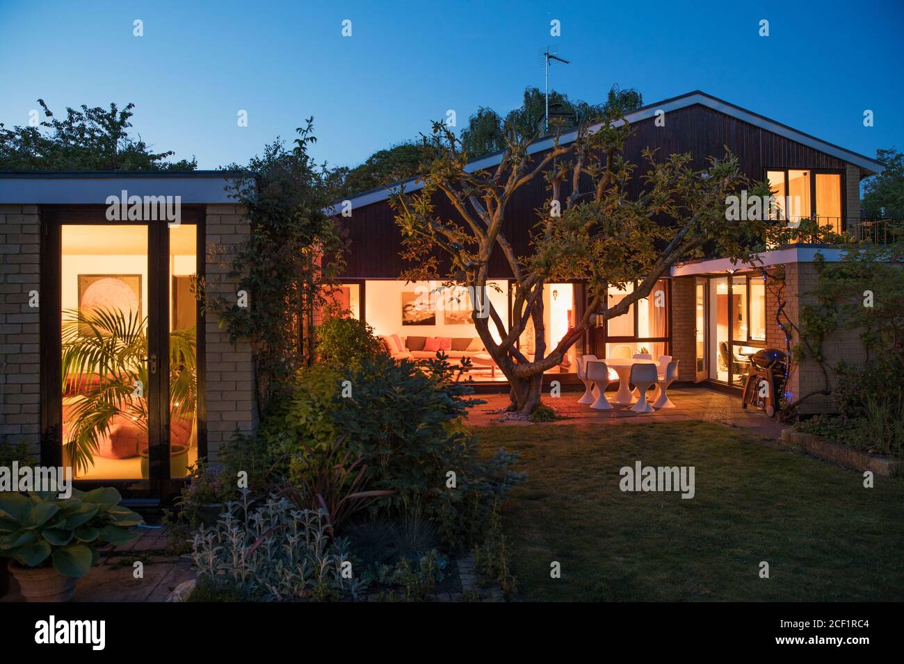 Illuminated showcase hi-res stock photography and images - Alamy