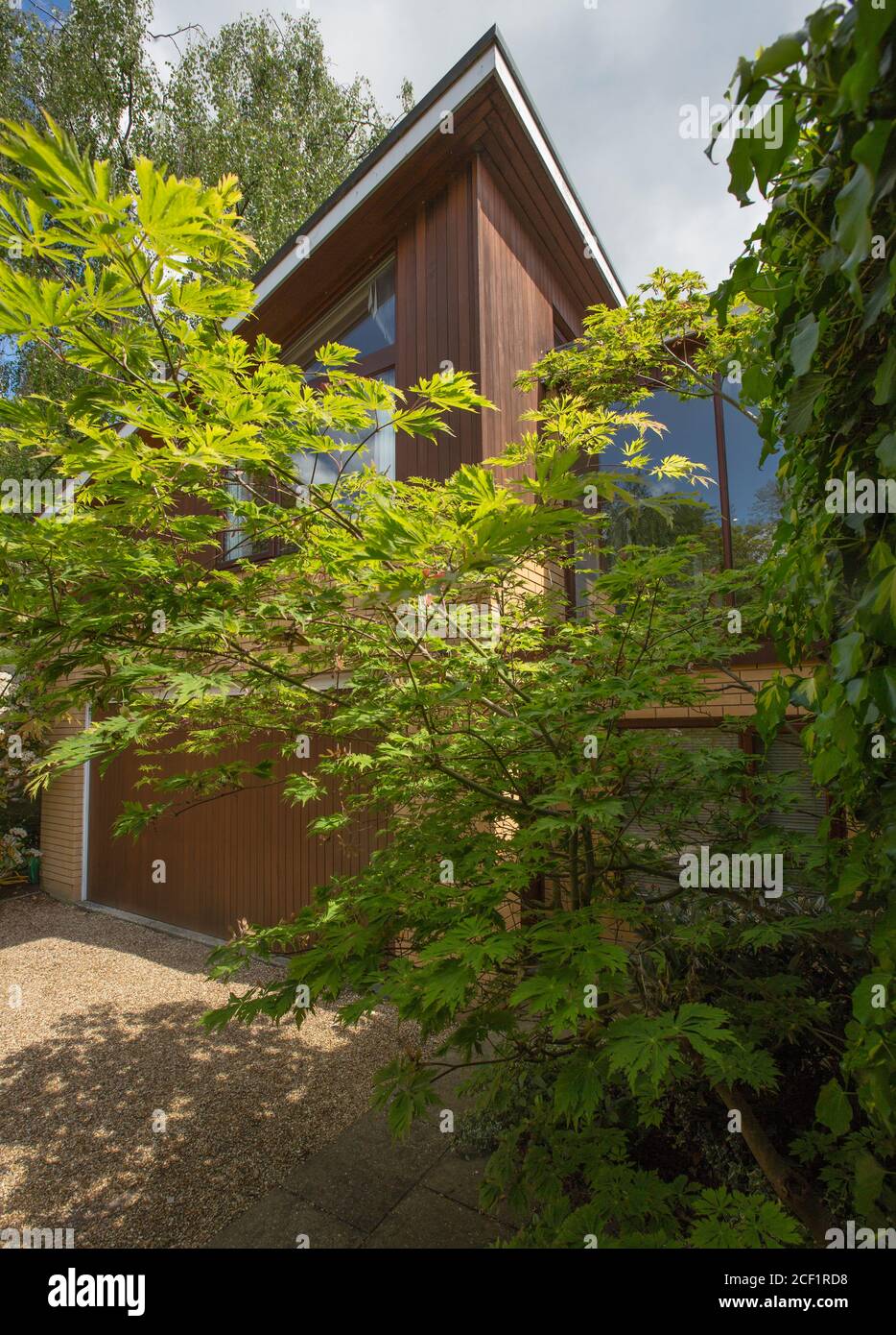 Exterior tree hi-res stock photography and images - Alamy